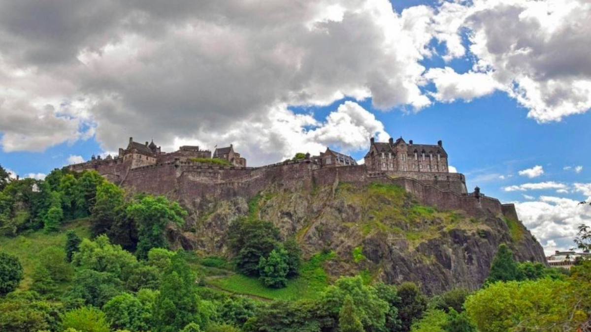 What are the Famous Tourist Spots in Edinburgh? | Inspiring Travel Scotland
